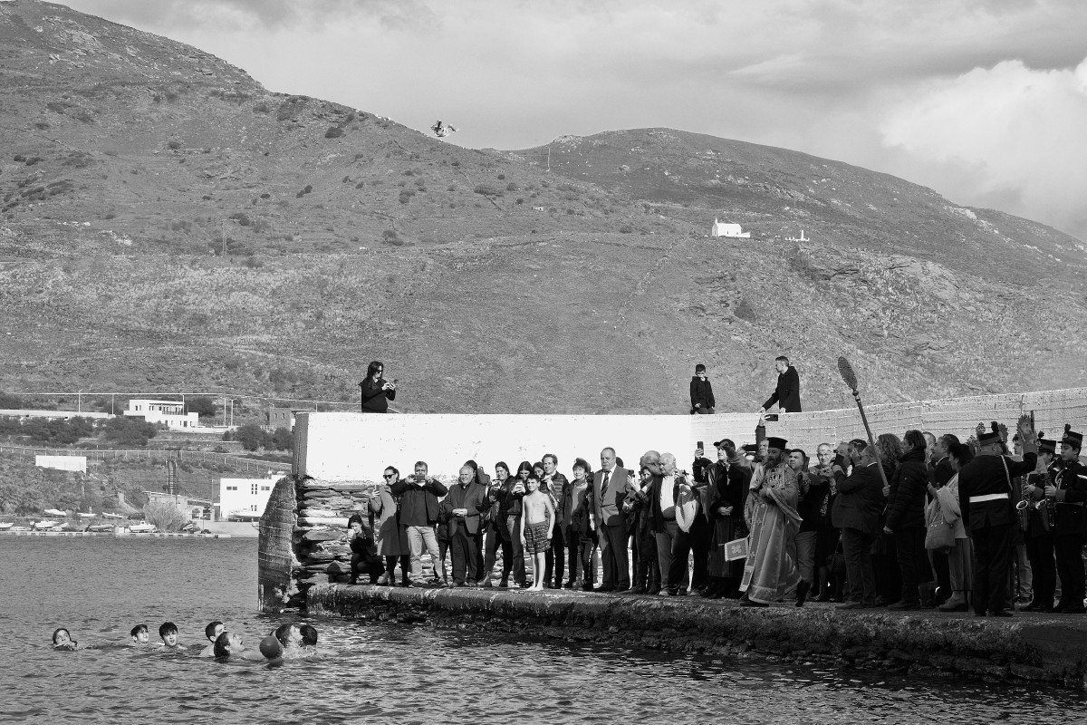 Αρωμα” γυναίκας τα Φώτα στη Χώρα | AndriakiPress